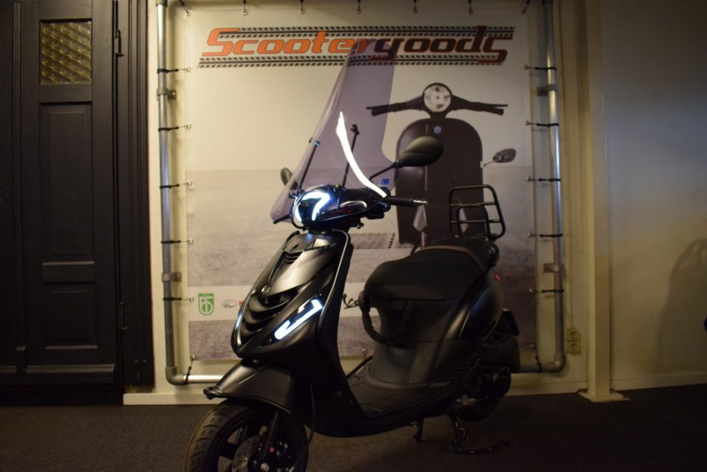 Piaggio Zip SP-line | Full option Black on Black - Scootergoods
